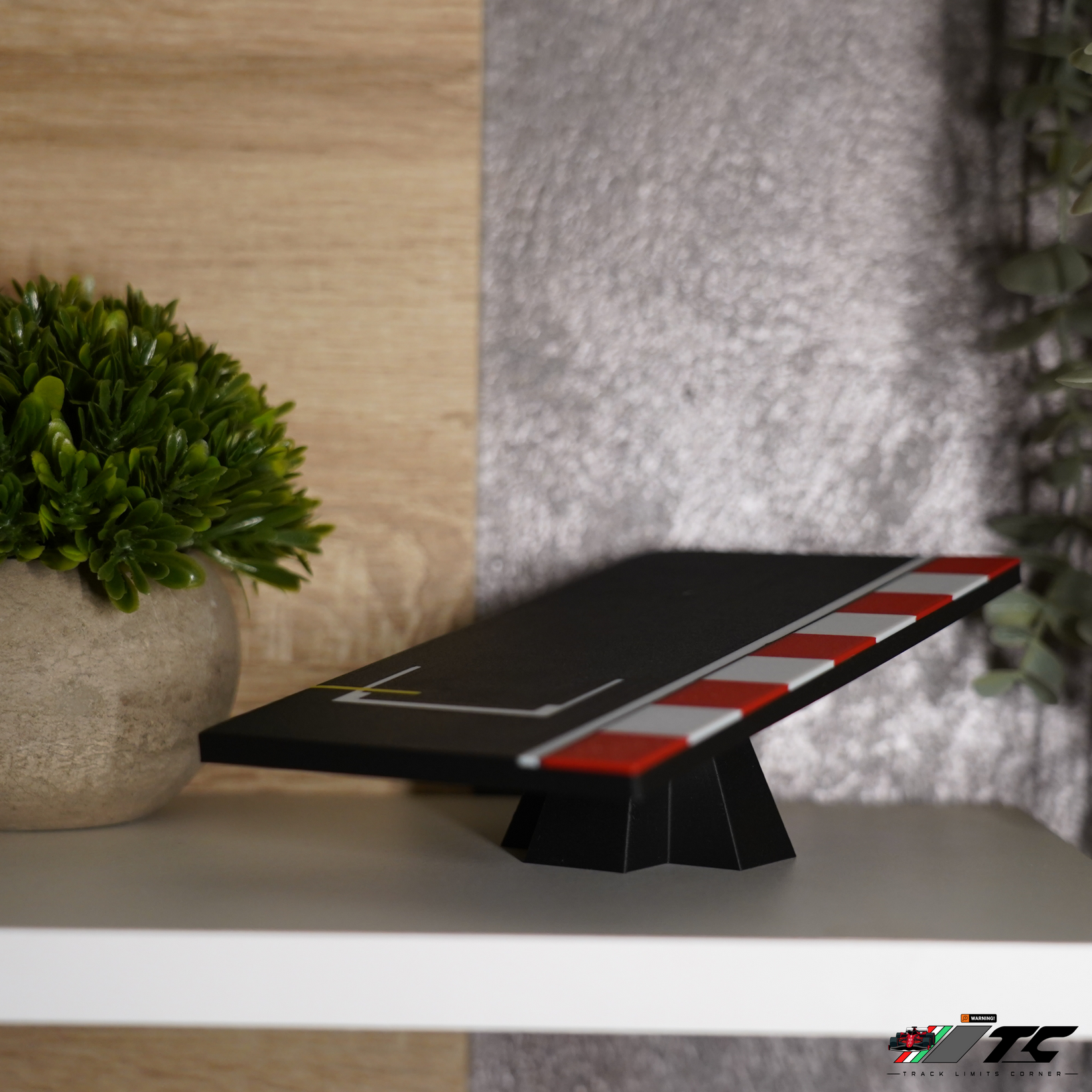 Formula 1 1:43 Model Car on Track Display Stand - George Russell